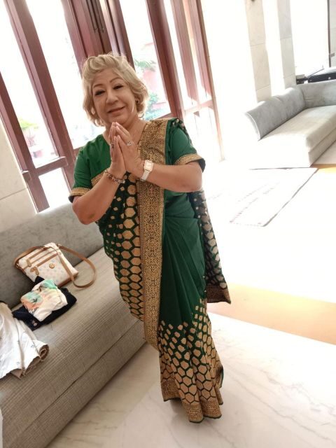 From Delhi: Same Day Taj Mahal Tour With Traditional Dress - Shopping and Souvenirs: The Markets of Agra