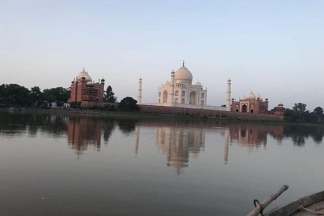 From Delhi: Same Day Taj Mahal Trip With Fatehpur Sikri by Train - Lunch at a 5-Star Hotel
