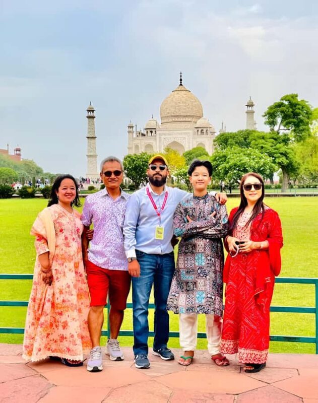 From Delhi: Skip-the-Line Taj Mahal & Agra Tour with 5*Lunch - Delicious 5-Star Lunch: Rest and Recharge