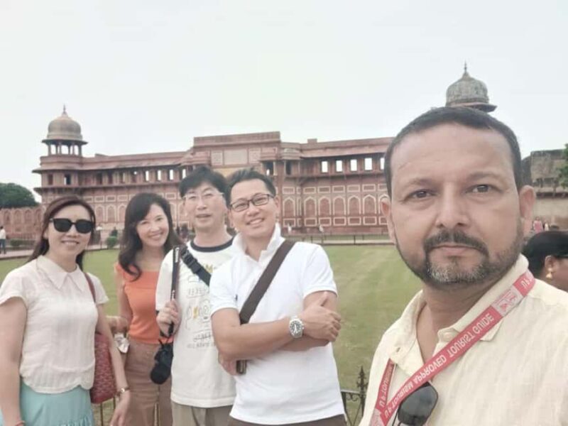 From Delhi: Taj Mahal & Agra Tour by Gatimaan Express Train - Optional Quick Lunch and Local Markets