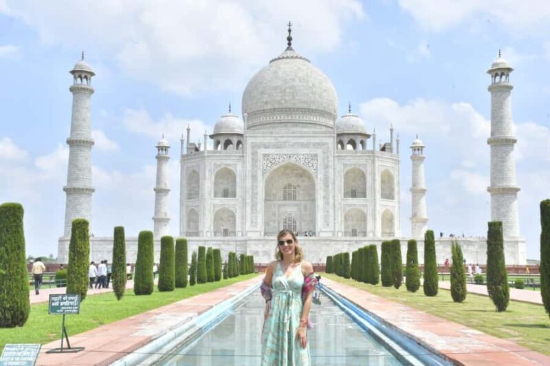 From Delhi: Taj Mahal & Agra Tour by Gatimaan Express Train - Lunch at a 5-Star Hotel