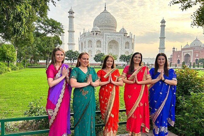 From Delhi : Taj Mahal Photoshoot in Indian Ethnic dresses - What Makes This Tour Stand Out?