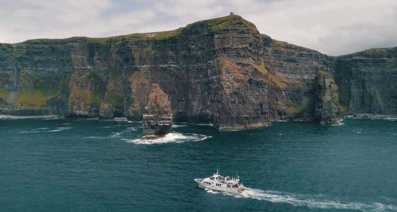 From Dublin: Galway + Cliffs of Moher Boat Cruise in Spanish - What the Reviews Tell Us