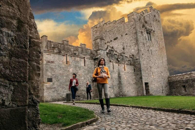 From Dublin:Cork,Cahir Castle,Rock of Cashel Tour in Spanish - Key Points