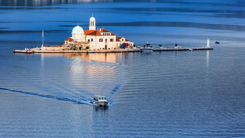 From Dubrovnik: Montenegro Day Trip with Cruise in Kotor Bay - Transport, Logistics, and Group Dynamics