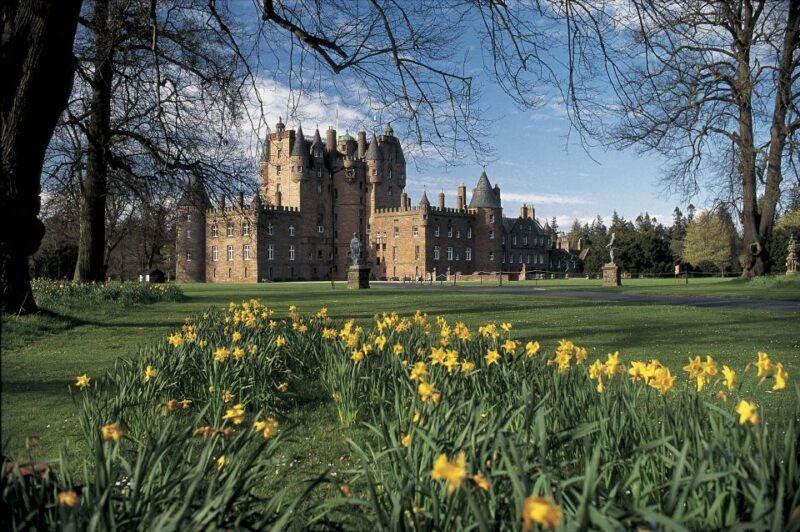 From Edinburgh: Glamis and Dunnottar Castles Tour in Italian - A Full-Day Adventure into Scottish Heritage and Scenery