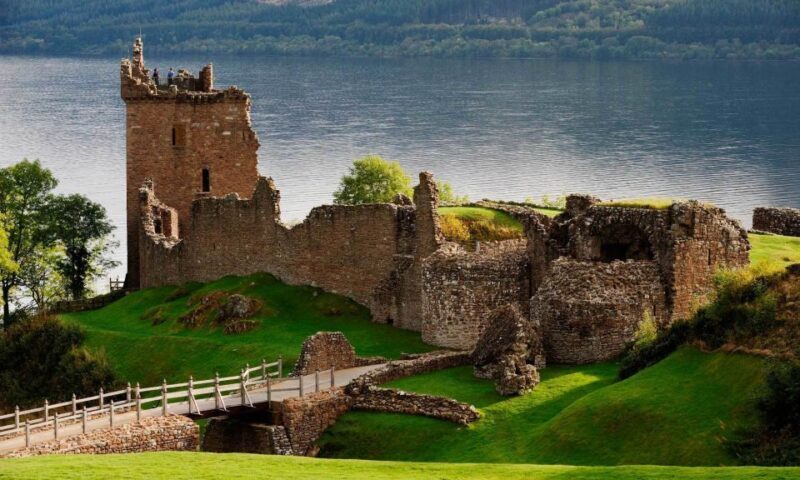 From Edinburgh: Loch Ness & Inverness Tour in Spanish - Transportation and Group Size