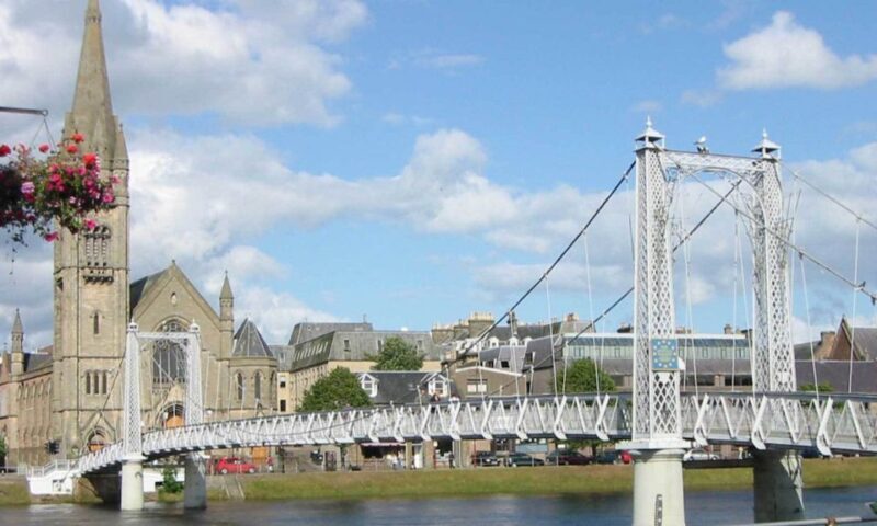 From Edinburgh: Loch Ness & Inverness Tour in Spanish - The Sum Up