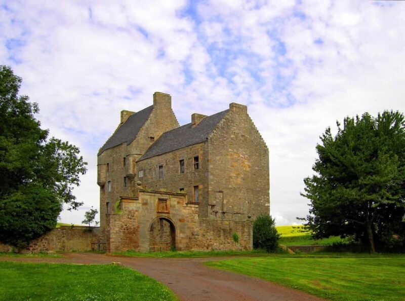 From Edinburgh: Private Outlander location tour - Who Should Book This Tour?