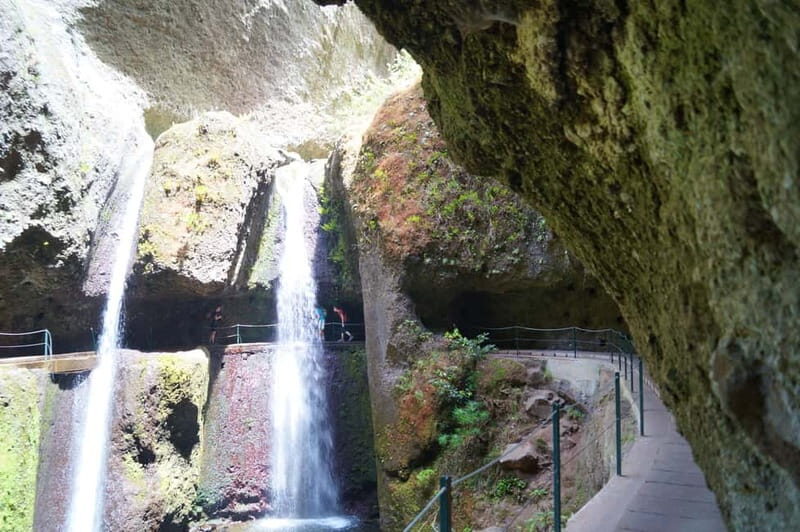 From Funchal: Wet your hair in the amazing Moinhos Levada - Key Points