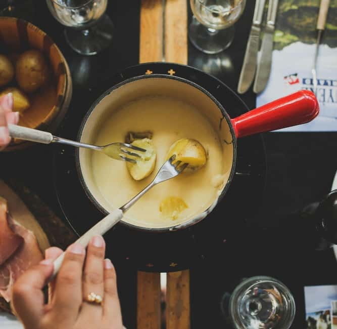 From Geneva: Make Your Own Swiss Fondue - A Detailed Look at the Swiss Fondue Experience