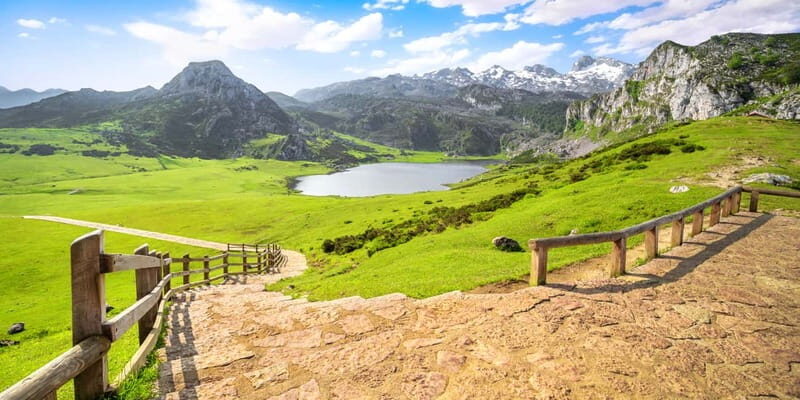 From Gijón: Covadonga Lakes, Cangas de Onís and Lastres - Key Points