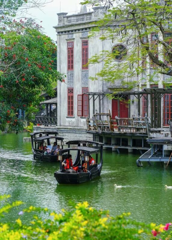 From Guangzhou: UNESCO Watchtowers & Ancient Villages Tour - Li Garden: A Fusion of East and West