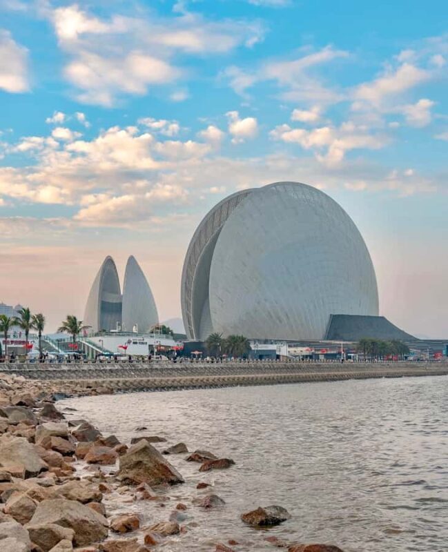 From Guangzhou: Zhuhai Courtyard, Seaview & Skyline Tour - Key Points