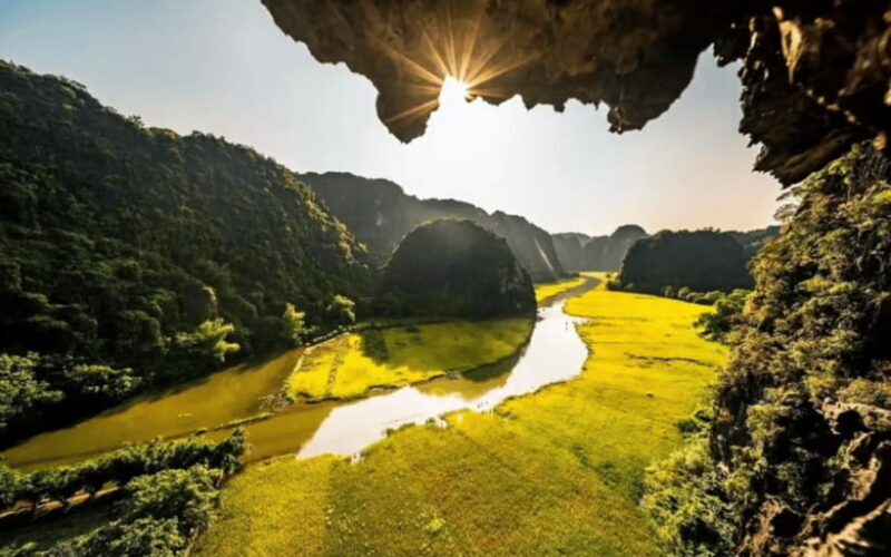 From Hanoi: Bai Dinh, Trang An, and Mua Cave Day Tour - A Detailed Look at the Experience