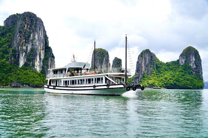 FROM HANOI: Halong Bay Day Tour 6 Hour Cruises, Limousine Bus - The First Stop: Tuan Chau Harbor and the Boat