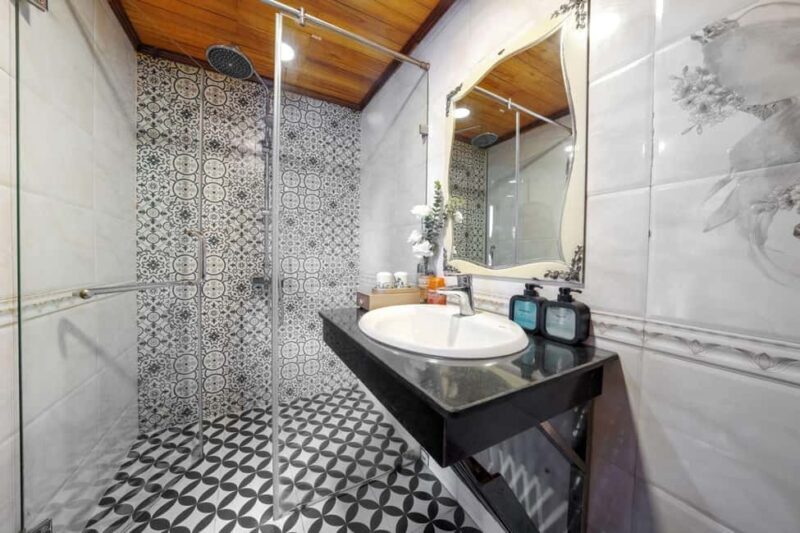 From Hanoi: Lanha- Halong bay 2 days with Viethai village - FAQ