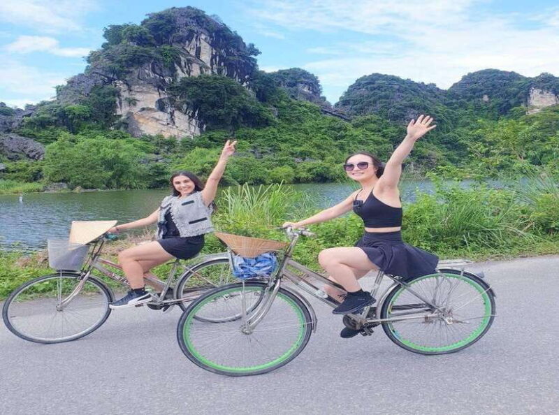 From Hanoi: Luxury Ninh Binh tour with lunch and cycling - Cruising in Tam Coc: Sailing Through Scenic Caves