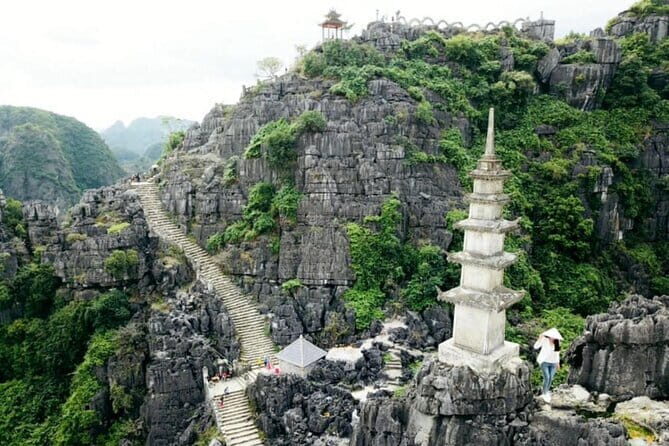 From Hanoi Ninh Binh Bai Dinh Trang Anh and Mua Cave Trip - Lunch: A Taste of Local Flavors