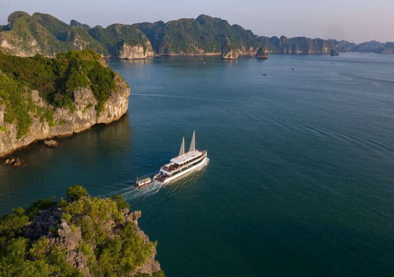 From Hanoi or Halong: Halong Bay Day Cruise - A Photo-Perfect Day on the Water