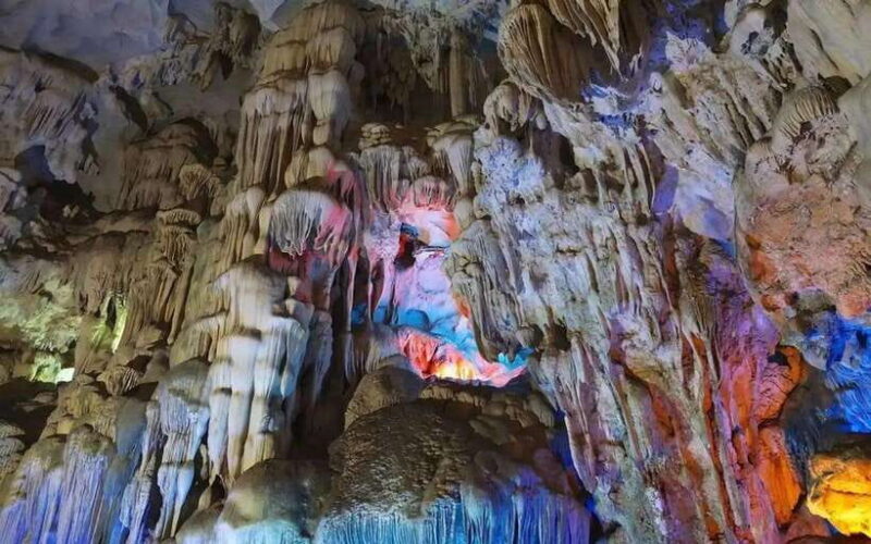 From Hanoi: Private Ha Long Bay Full-day Trip - A closer look at the experience