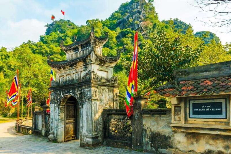 From Hanoi: Tam Coc Boat Trip and Hoa Lu & Mua Cave Tour - The Highlights: Why You Should Consider This Tour