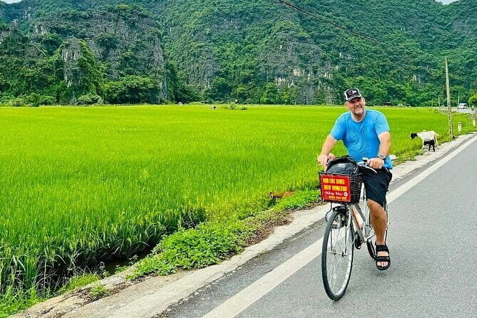From Hanoi to Ninh Binh: Hoa Lu, Tam Coc, Mua Cave Via Boat, Bike - Who Will Love This Tour?