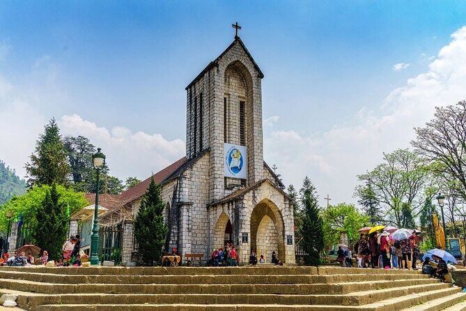 From Hanoi to Sapa 2 days Tour by Cabin Bus - 3 * Hotel Overnight - Return to Hanoi