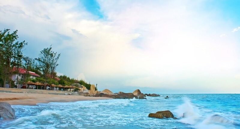 From Ho Chi Minh: Vung Tau Beach & A Giant Statue Of God - Food and Beverage