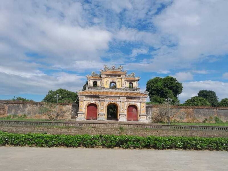 From Hue: Private Transfer to Hoi An with Hue Royal Tombs - FAQs