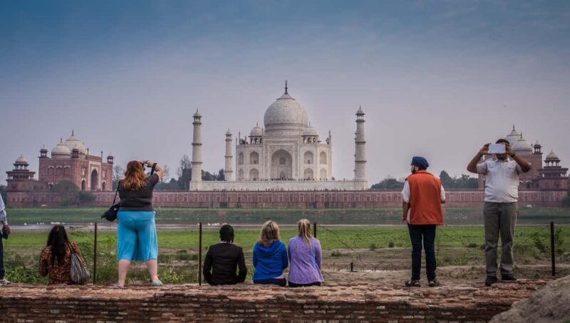 From Jaipur: Taj Sunrise Tour with Fatehpur Sikri & Abhaneri - The Experience in Detail
