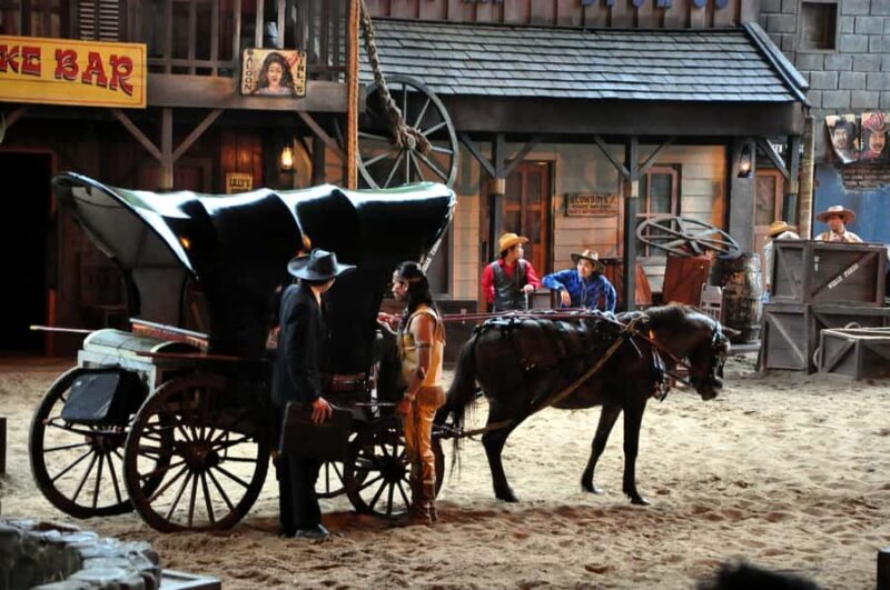 From Jakarta: Safari Park, Tea Plantation & Jaksa Waterfall - FAQ