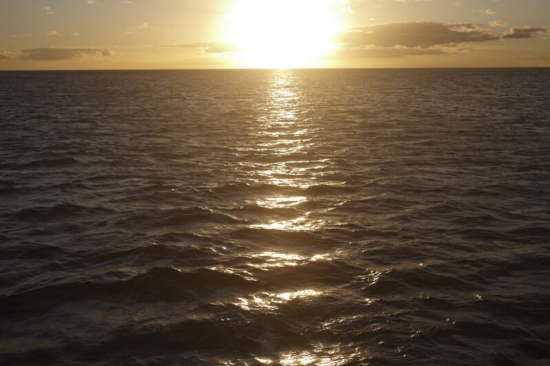 From Kona: Honokohau Sunset Boat Trip with Drinks and Snacks - An In-Depth Look at the Experience