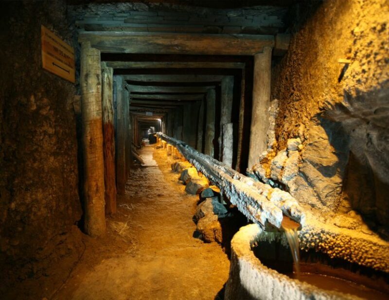 From Krakow: Guided Wieliczka Salt Mine and Chapel Tour - Breaking Down the Itinerary