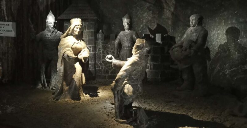 From Krakow: Wieliczka Salt Mine Tour in Italian - An In-Depth Look at the Wieliczka Salt Mine Tour