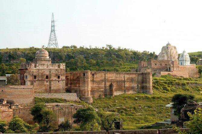 From Lahore: Katas Raj Temple, Khewra Salt Mines & Kalar Kahar Day Trip - Key Points