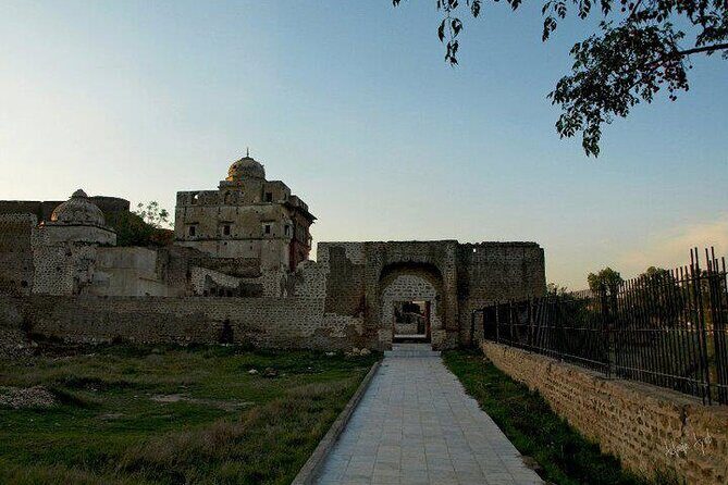 From Lahore: Katas Raj Temple, Khewra Salt Mines & Kalar Kahar Day Trip - Pricing and Value