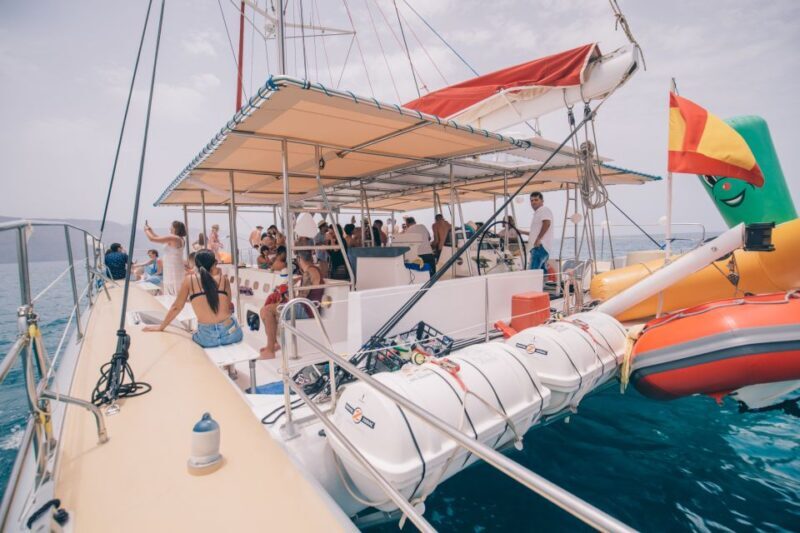 From Lanzarote: Sailing Day Trip Around La Graciosa - Key Strengths: