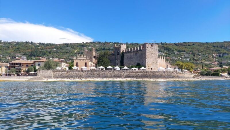 From Lazise: 4 hours boat tour cruise on Lake Garda - The Scenic Essence of Lake Garda