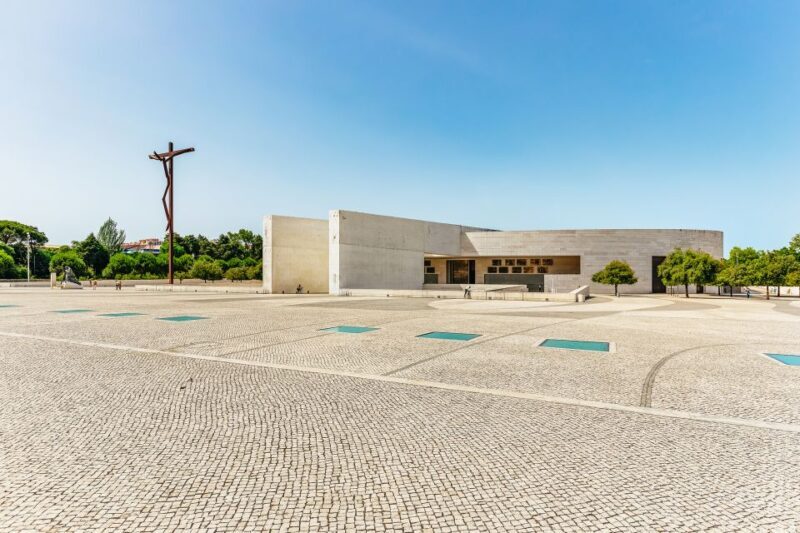 From Lisbon: Fatima Óbidos Batalha & Nazaré Small Group Tour - The Travel Experience: What Youll Learn and Feel