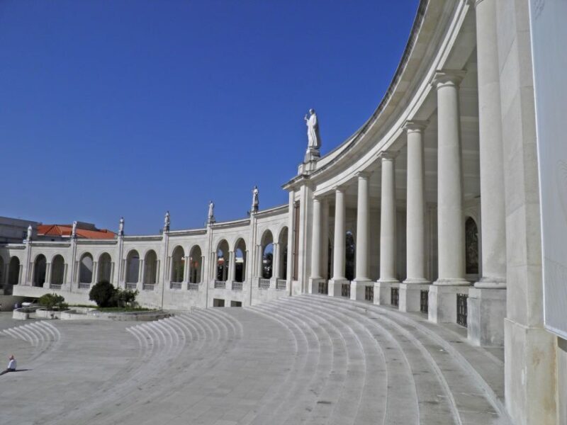 From Lisbon: Fátima Sanctuary and Batalha Monastery (UNESCO) - Lunch and Spiritual Sites: A Taste of Local Culture