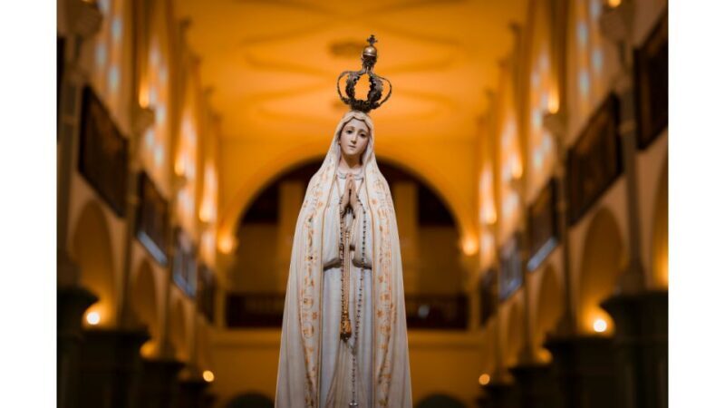 From Lisbon T Fatima 3h Luxury Private Tour - Tour Guides and Local Insights