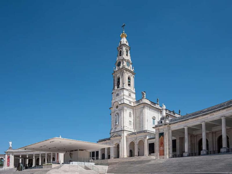 From Lisbon: Tour of Fatima, Batalha, Nazaré, and Óbidos with English-speaking tour guide - An In-Depth Look at the Tour Experience