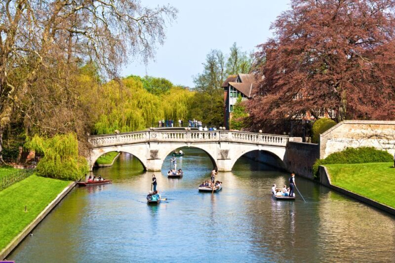 From London: Oxford & Cambridge Day Tour - The Oxford Experience: Walking Among Dreaming Spires