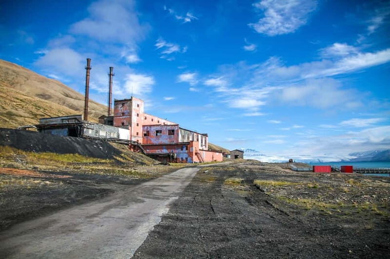 From Longyearbyen: Pyramiden Private Photo Tour w/ Transfer - FAQ