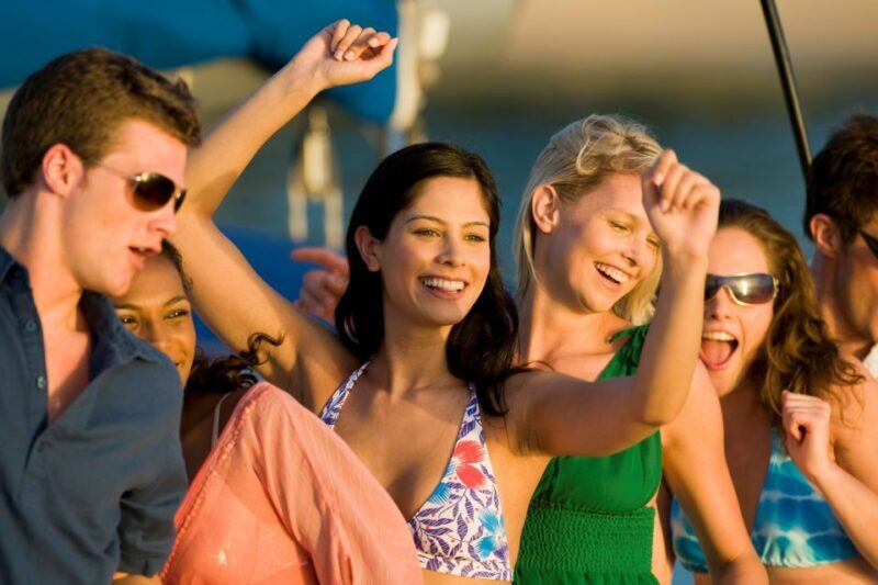 From Ma'alaea: Sunset Dinner Cruise Aboard the Quicksilver - An In-Depth Look at the Sunset Dinner Cruise