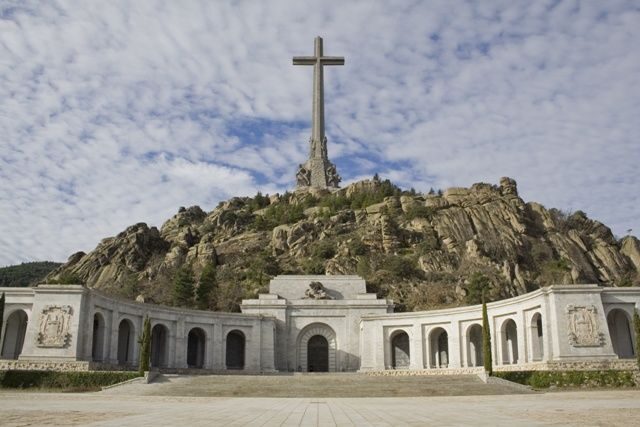 From Madrid: El Escorial, Valley and Segovia Day Trip - Key Points