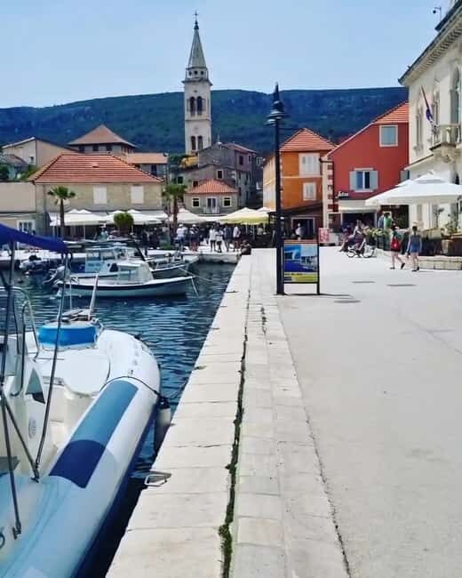 From Makarska: Full day private speed boat tour 3 islands - FAQs