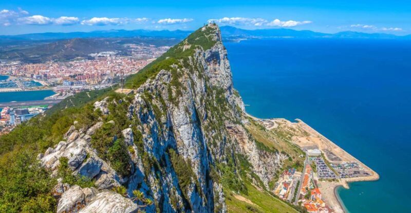 From Malaga and Costa del Sol: Gibraltar Sightseeing Tour - A balanced look at the Gibraltar tour from Costa del Sol