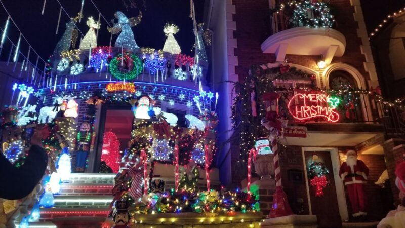 From Manhattan: 4-Hour Brooklyn Christmas Magic Tour - Dumbo and the Manhattan Skyline